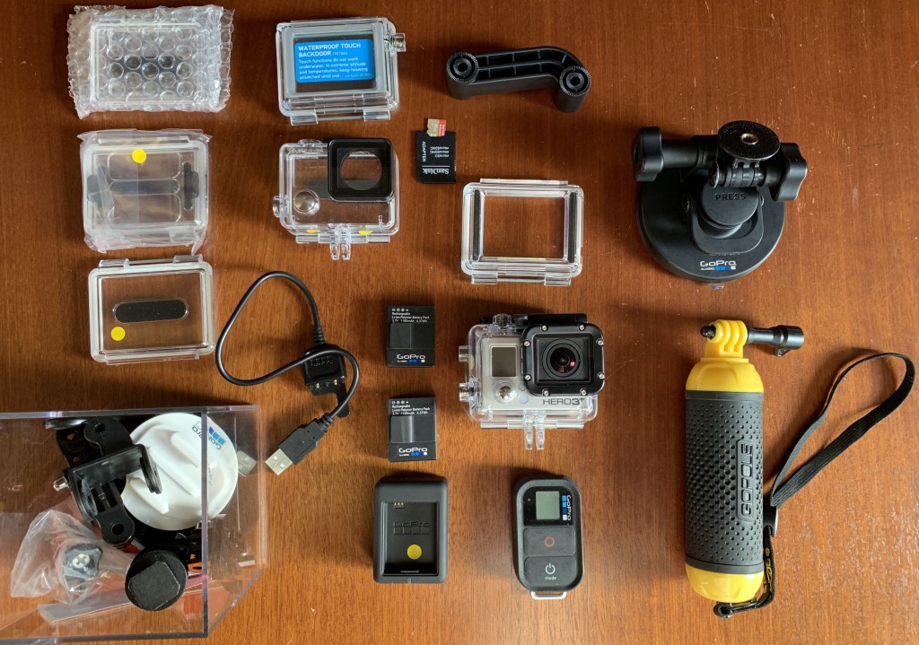 GoPro Hero 3+ neuwertig, LCD, 2 Akkus, 32GB SD, Ladegerät etc. - Soul ...